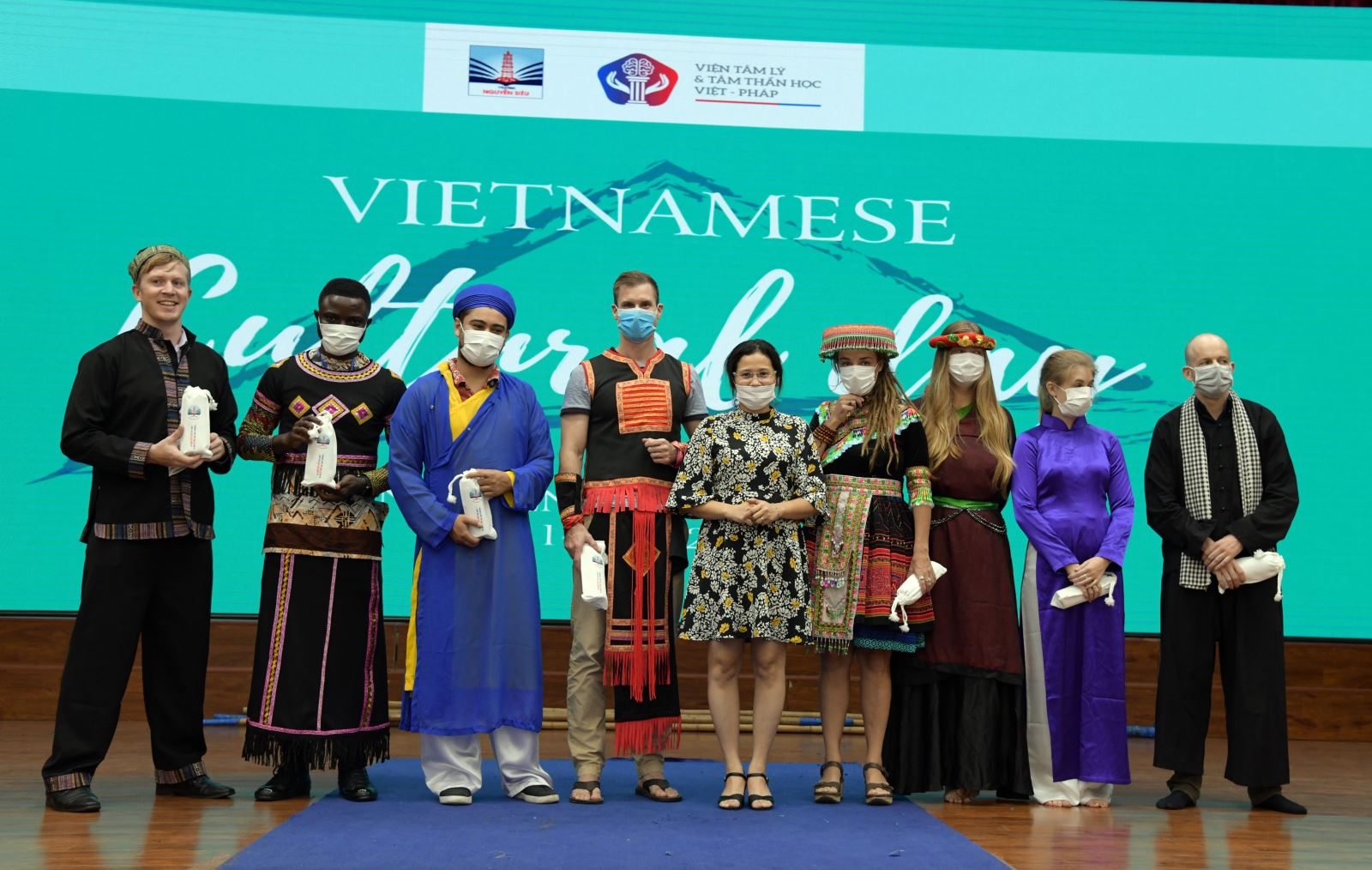 Nguyễn Siêu School (Hanoi, Vietnam) - Ngày hội văn hoá dành cho giáo viên nước ngoài